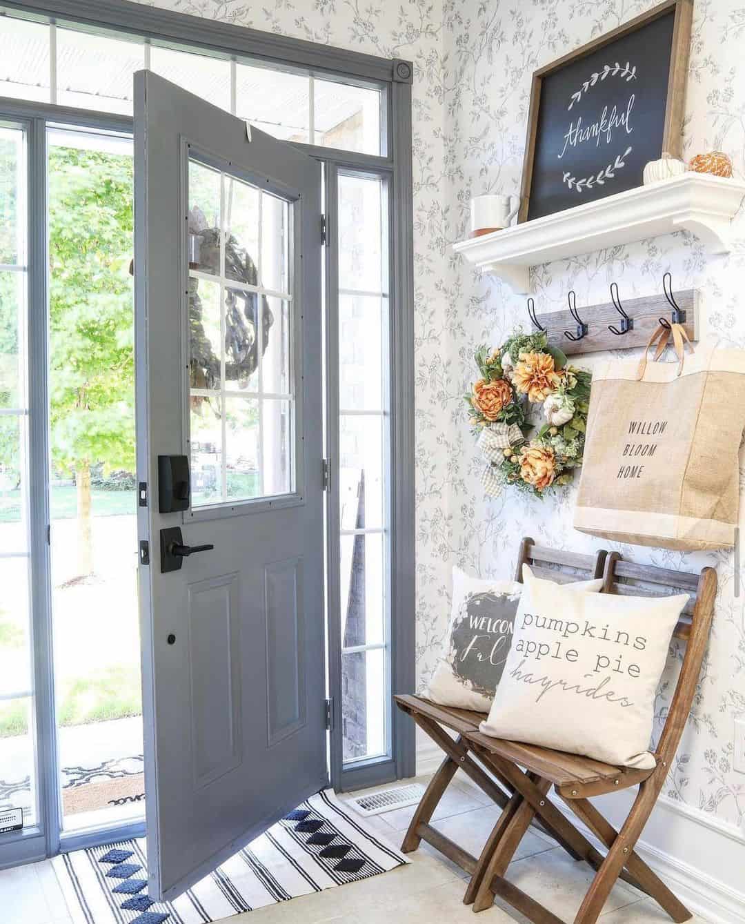 33 Beautiful Ideas for a Stunning Front Door with Sidelights