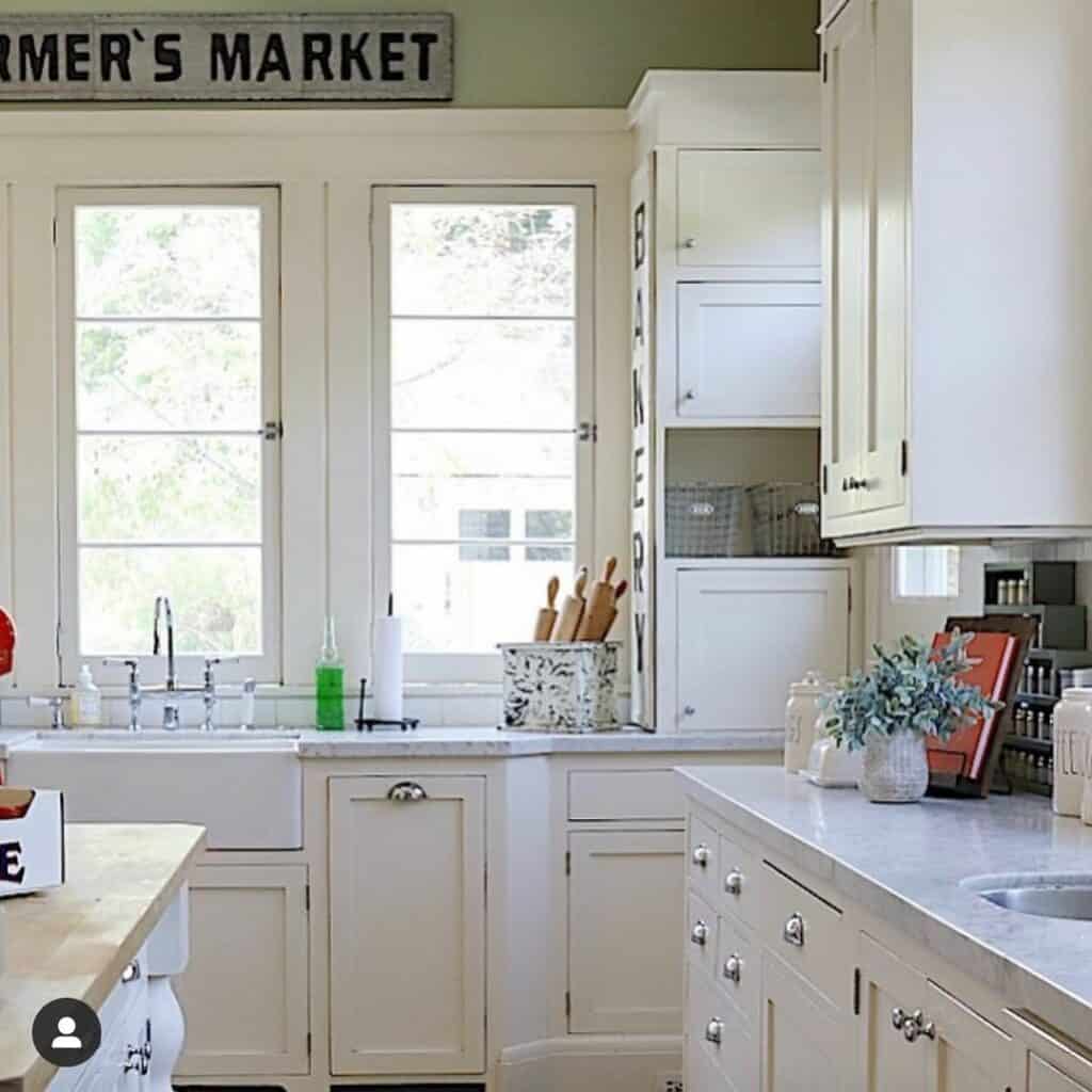 28 Corner Kitchen Cabinet Ideas and Layouts to Maximize Your Space