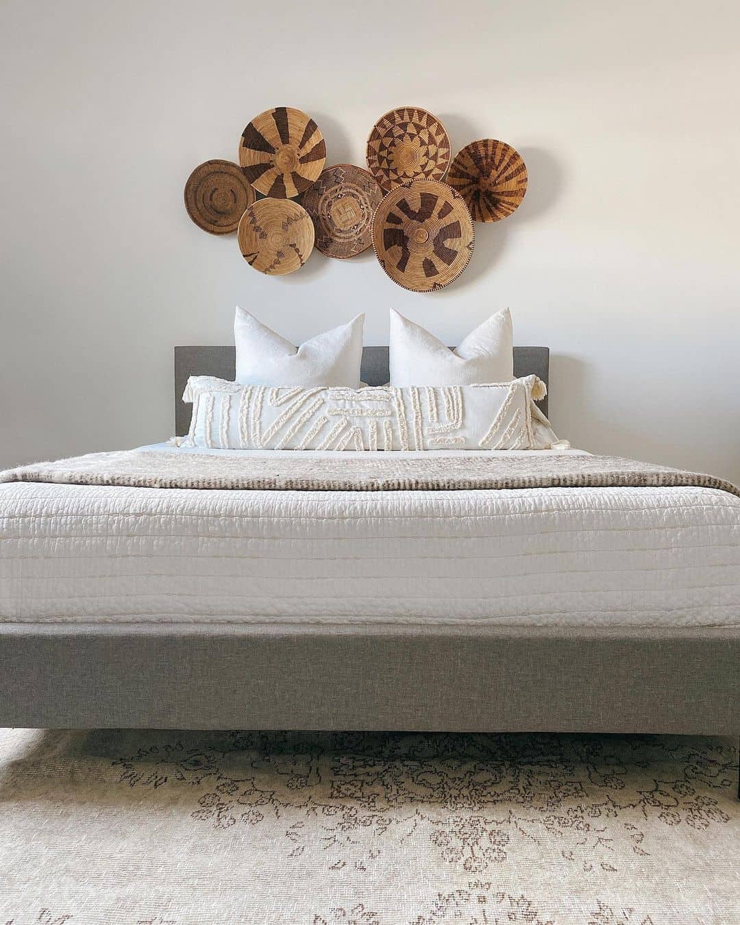 29 Modern Guest Bedroom Ideas for Guests to Feel Right at Home
