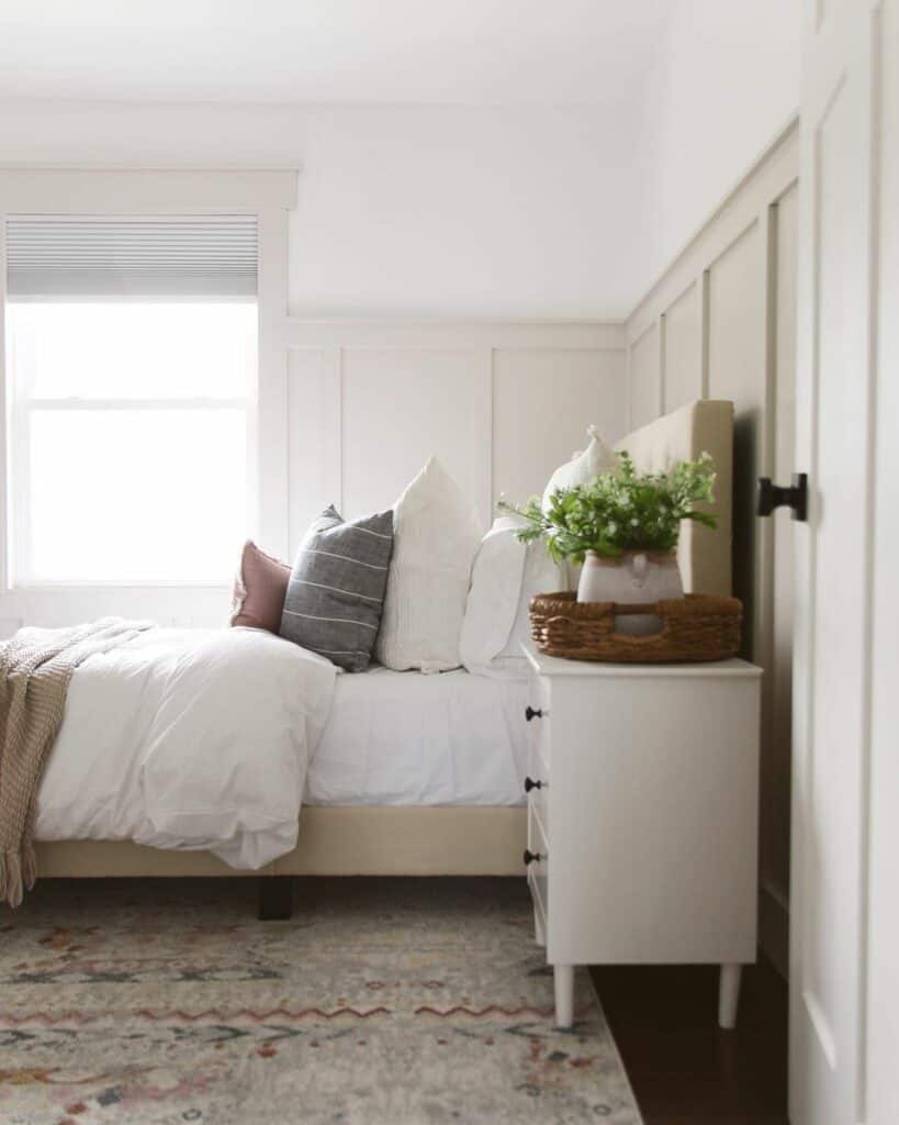 30 Bold Wainscoting Bedroom Ideas To Beautify Your Home