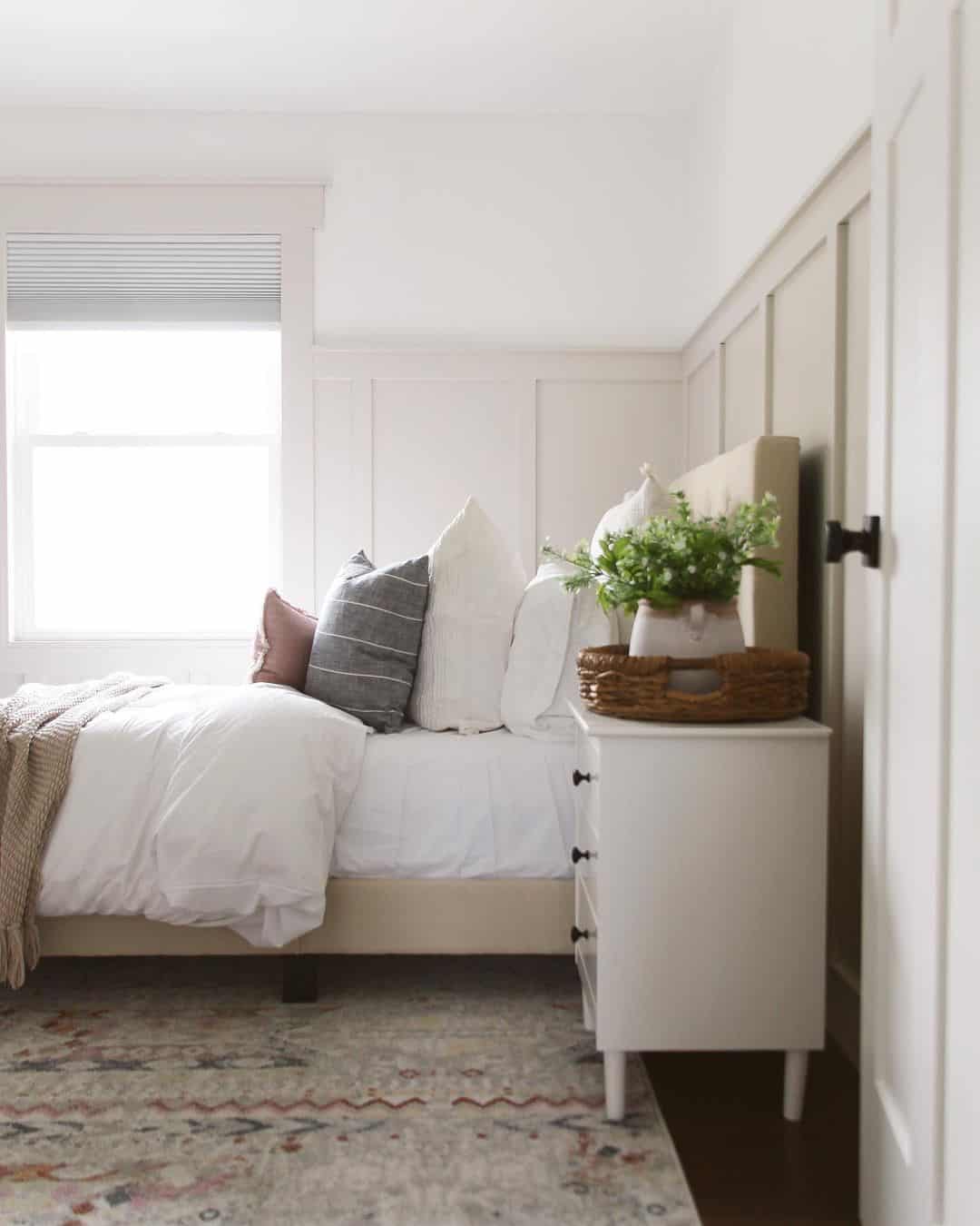 30 Bold Wainscoting Bedroom Ideas To Beautify Your Home