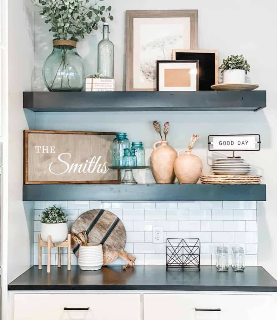 30 Elegant Kitchen Shelf Décor Ideas for a Farmhouse Look
