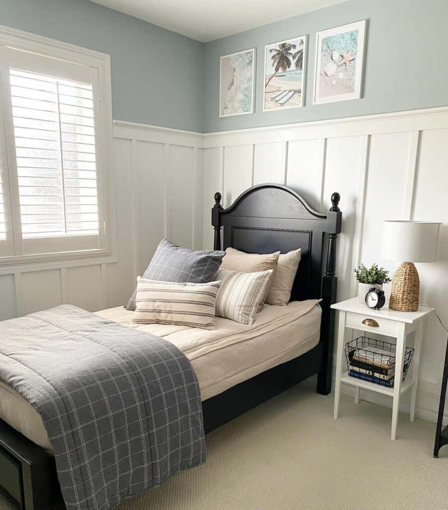 30 Bold Wainscoting Bedroom Ideas To Beautify Your Home