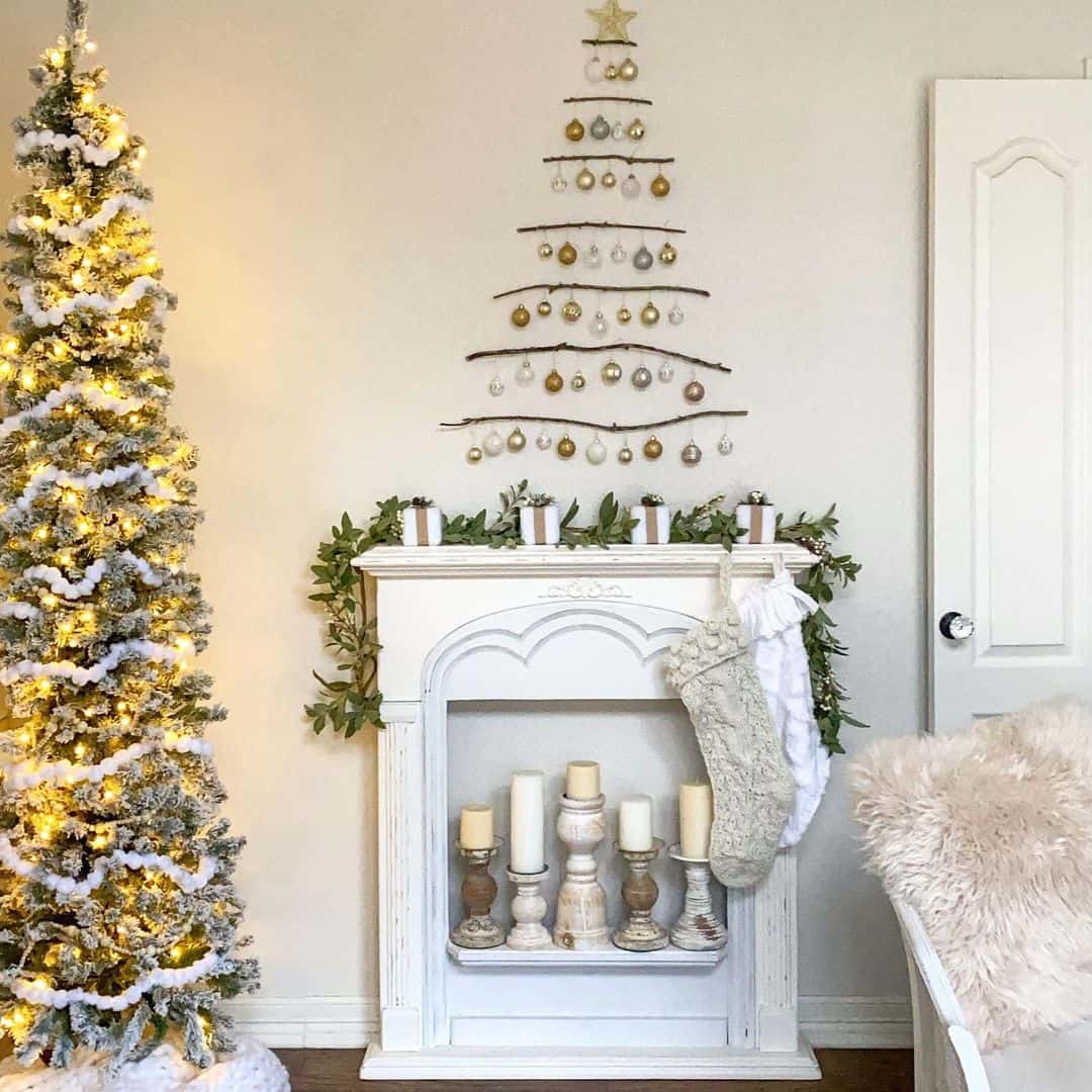 33 Slim Christmas Tree Decorating Ideas for Small Spaces