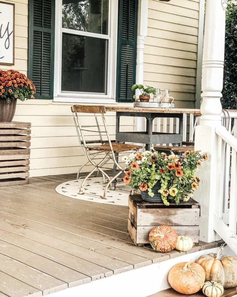 22 Charming Rustic Farmhouse Front Porch Décor Ideas