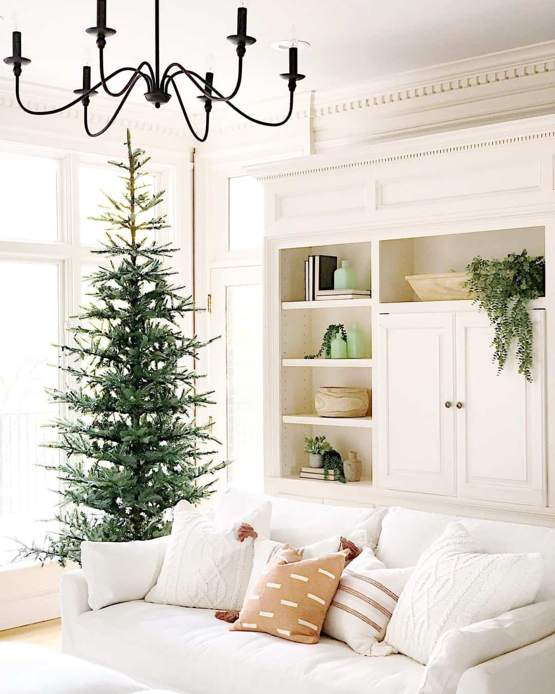 33 Slim Christmas Tree Decorating Ideas for Small Spaces