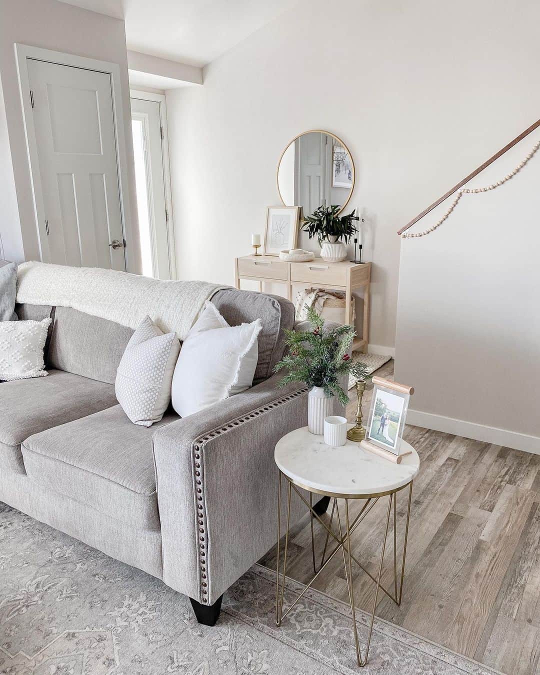 33 Simple and Stunning Ideas for Side Table Décor