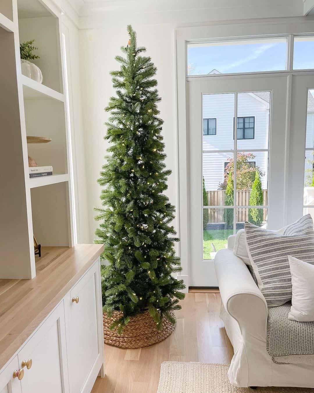 33 Slim Christmas Tree Decorating Ideas for Small Spaces