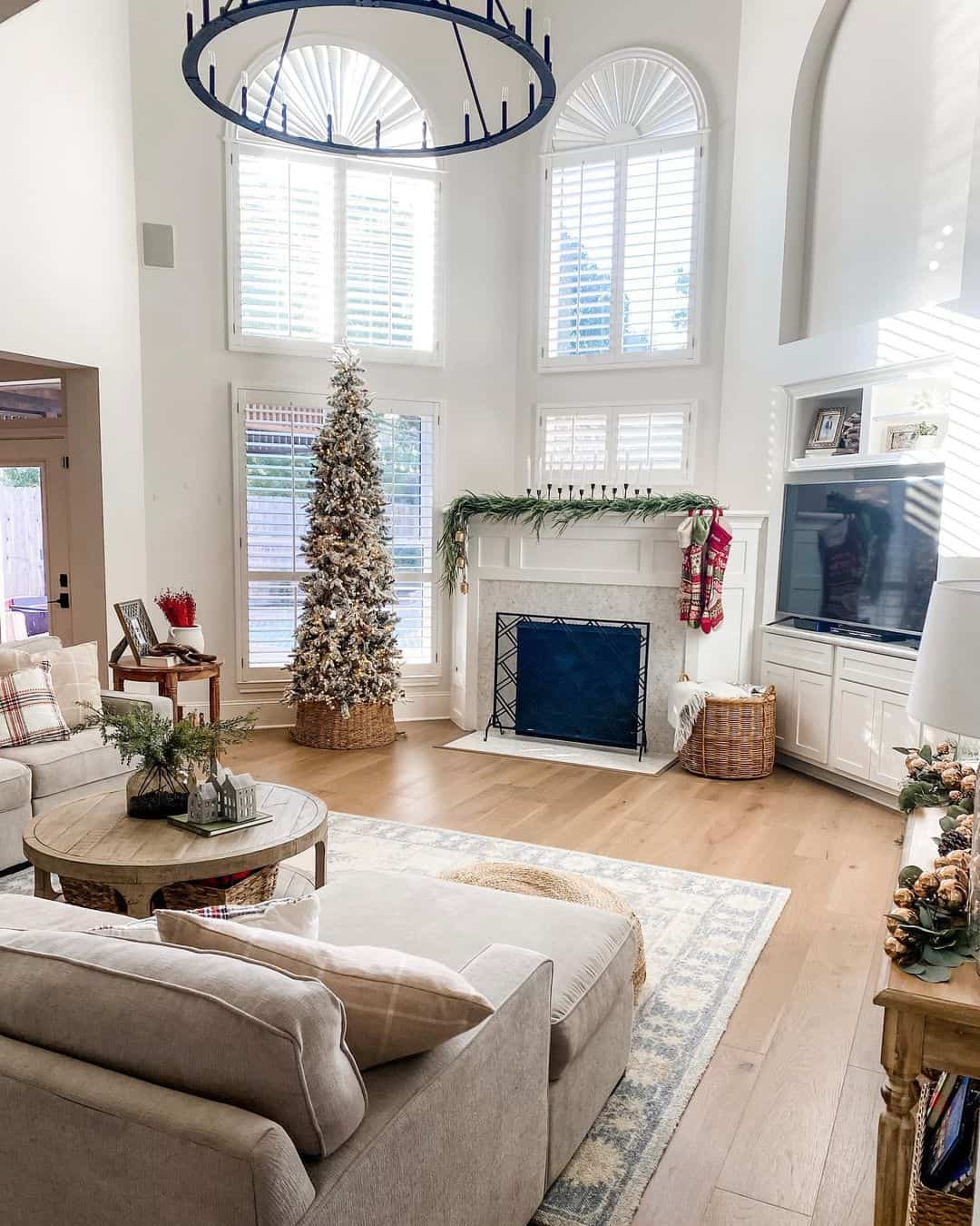 33 Slim Christmas Tree Decorating Ideas for Small Spaces