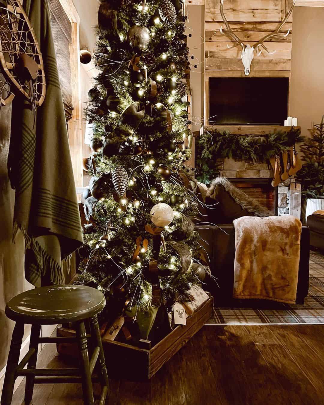 33 Slim Christmas Tree Decorating Ideas for Small Spaces