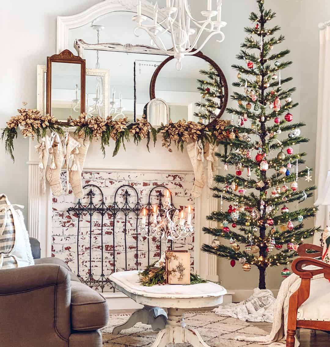 33 Slim Christmas Tree Decorating Ideas for Small Spaces