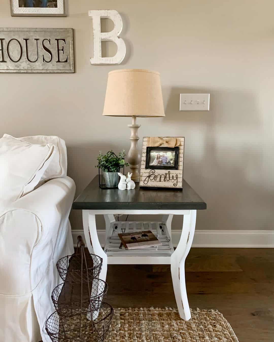 33 Simple and Stunning Ideas for Side Table Décor