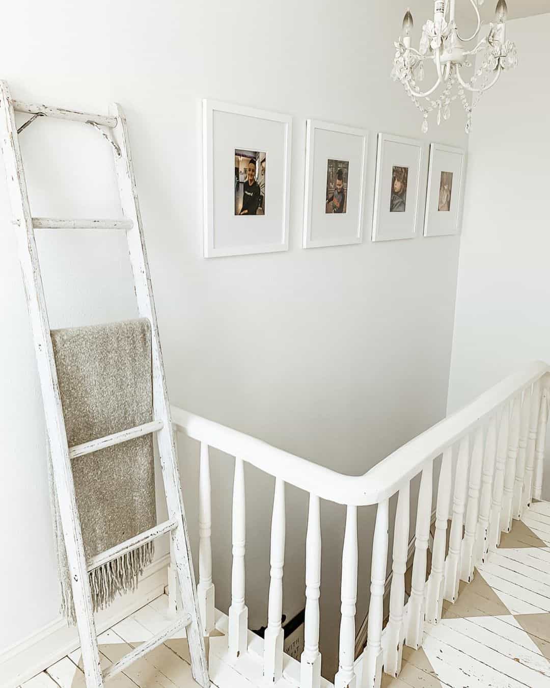 30 Exquisite Stairwell Décor Ideas to Upgrade Your Stairs