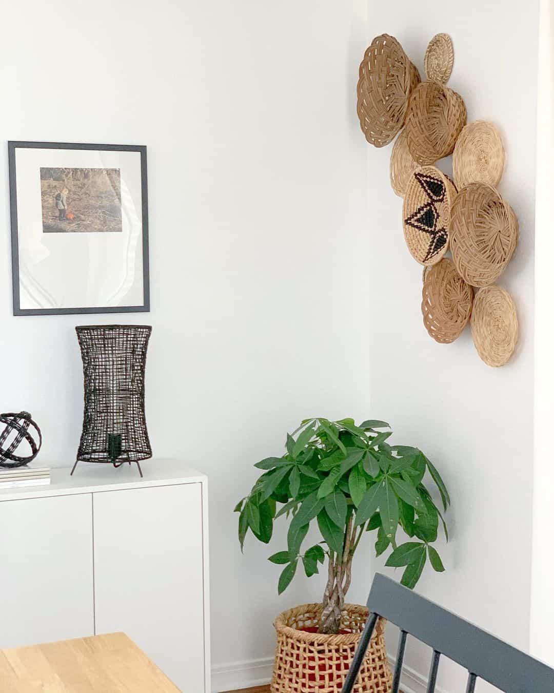 30 Unique Ideas for Displaying Basket Wall Décor