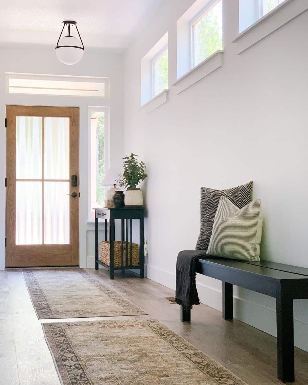 19 Modern Entryway Chandelier Ideas to Brighten Your Foyer