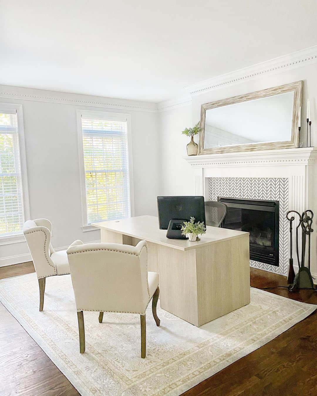 33 Desk Décor Ideas to Spruce Up Your Workspace