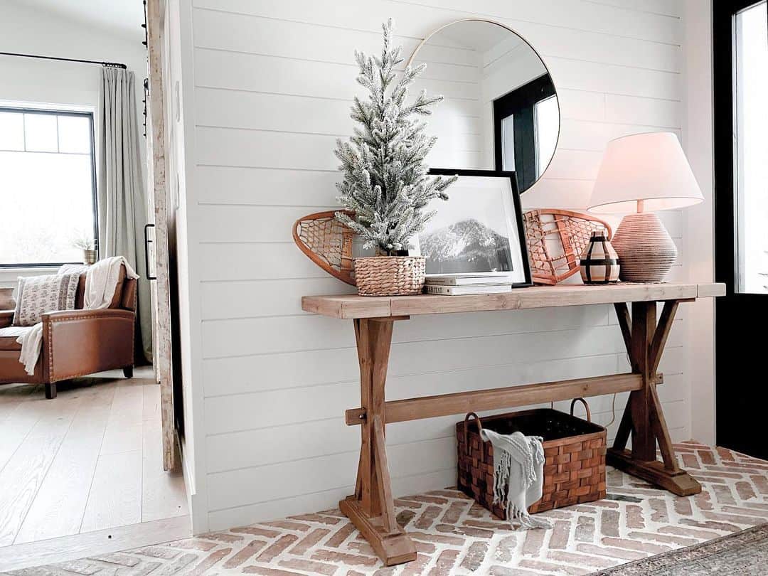 30 Brilliant Entryway Table Ideas To Fancy Up Your Home
