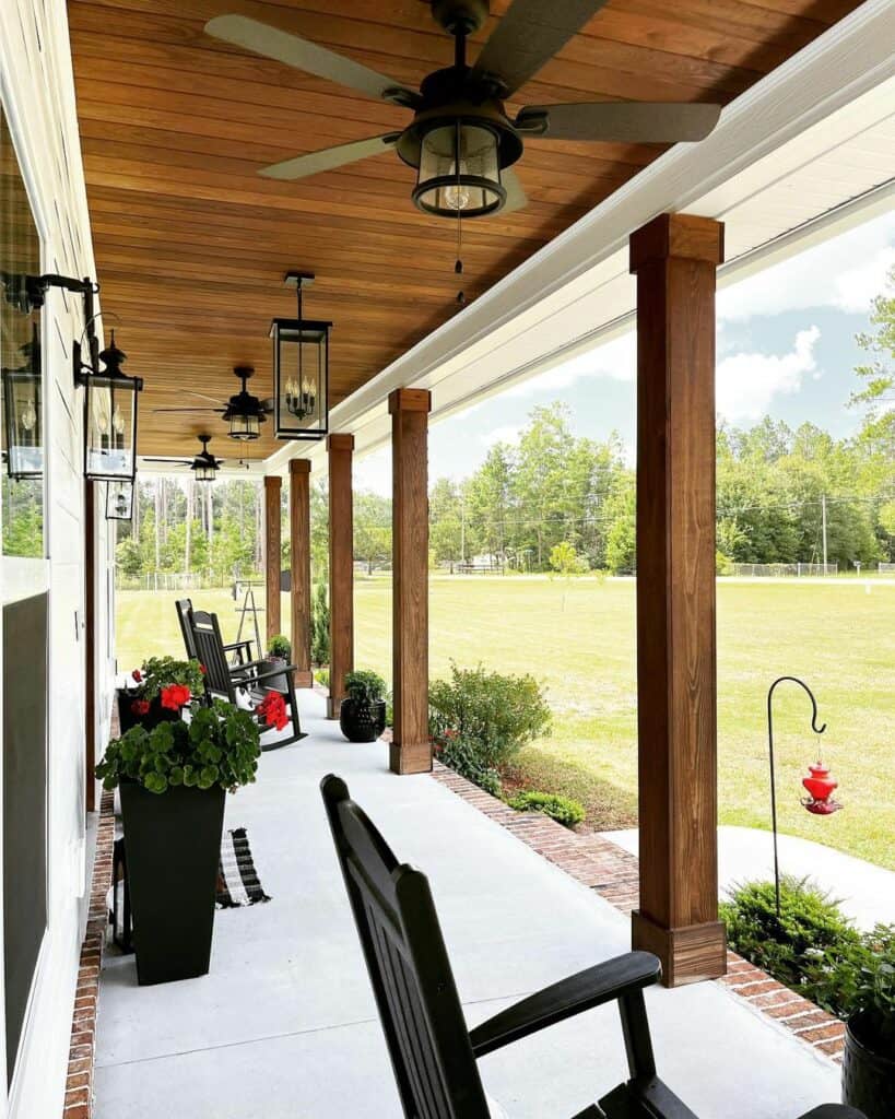22 Charming Rustic Farmhouse Front Porch Décor Ideas