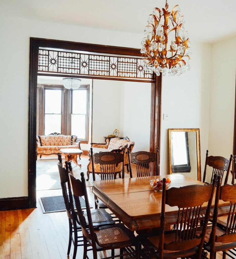 26 Transom Windows to Add to Your Abode
