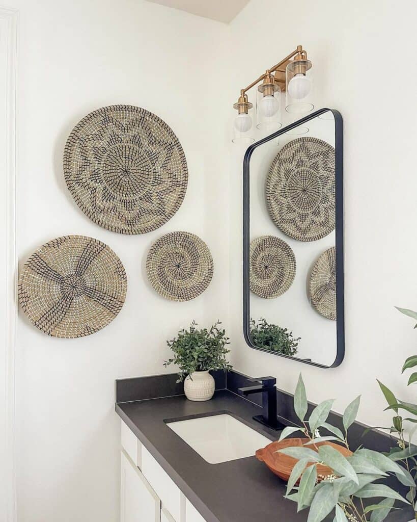 28 Examples of Stylish Bathroom Wall Decor