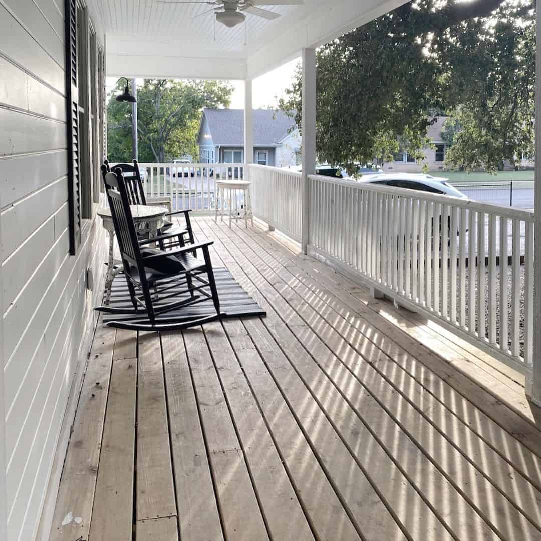 30 Porch Railing Ideas to Accentuate Your Home Exterior