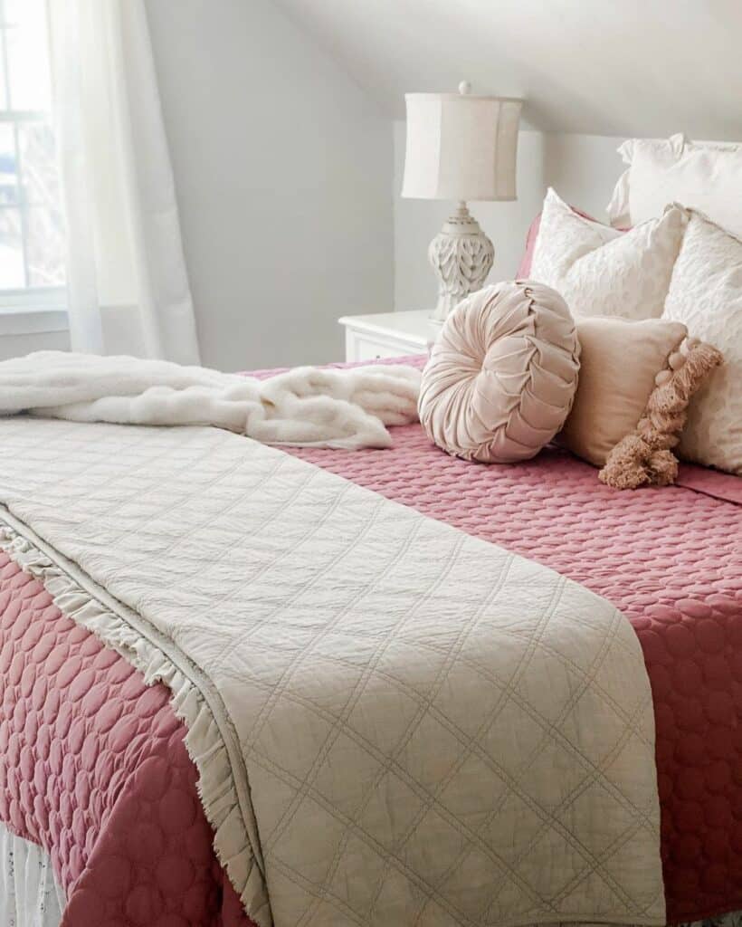 29 Elegant Grown-up Pink Bedroom Décor for Feminine Appeal