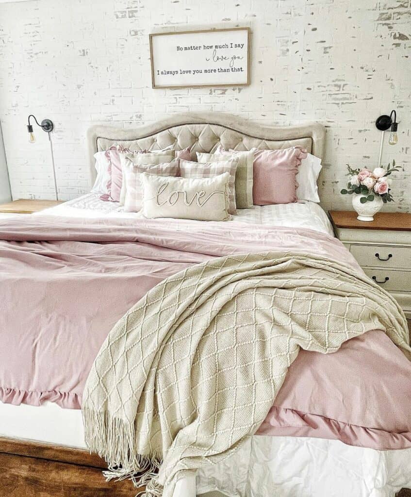 29 Elegant Grown-up Pink Bedroom Décor for Feminine Appeal