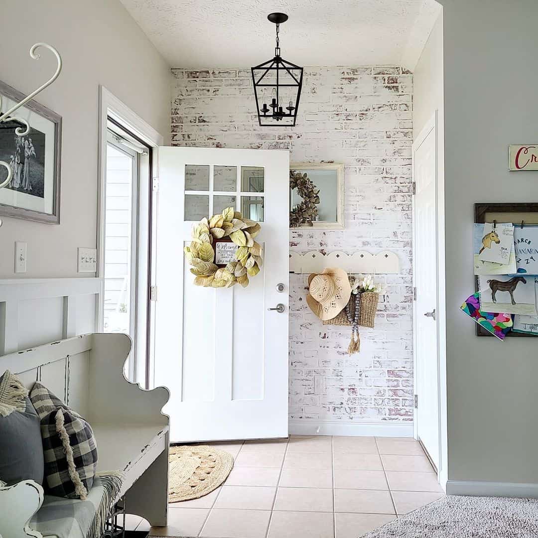 29 Farmhouse Foyers to Make Your Guests Feel Welcomed