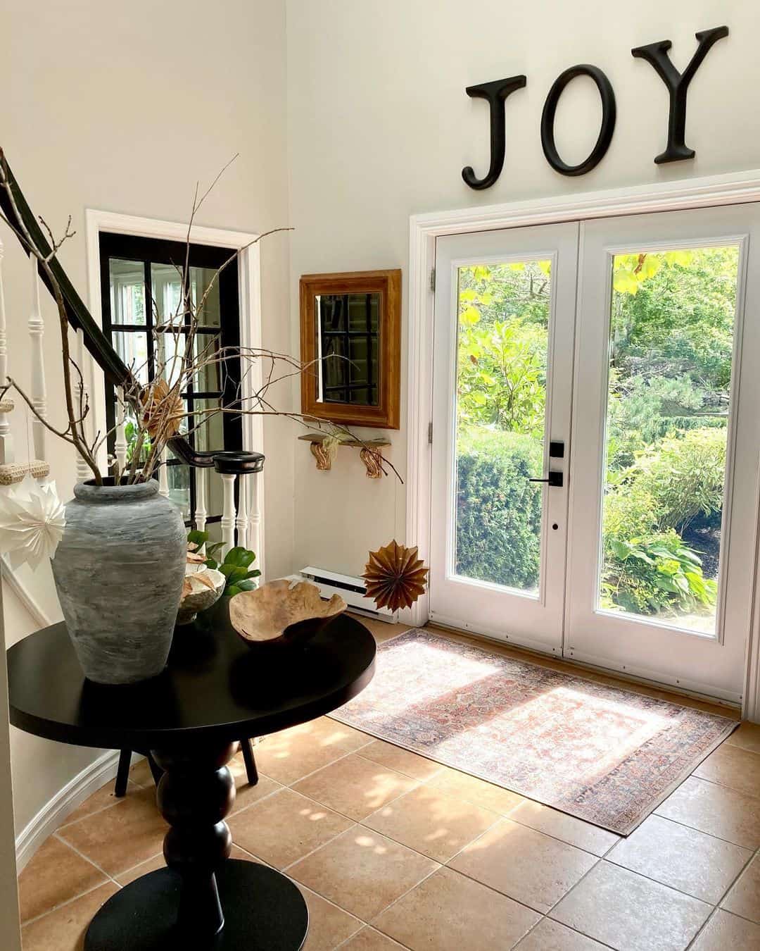 29 Farmhouse Foyers to Make Your Guests Feel Welcomed