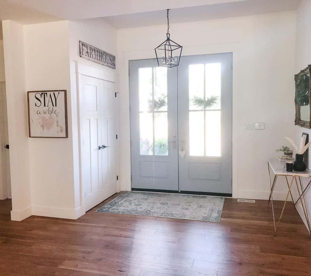 29 Farmhouse Foyers to Make Your Guests Feel Welcomed