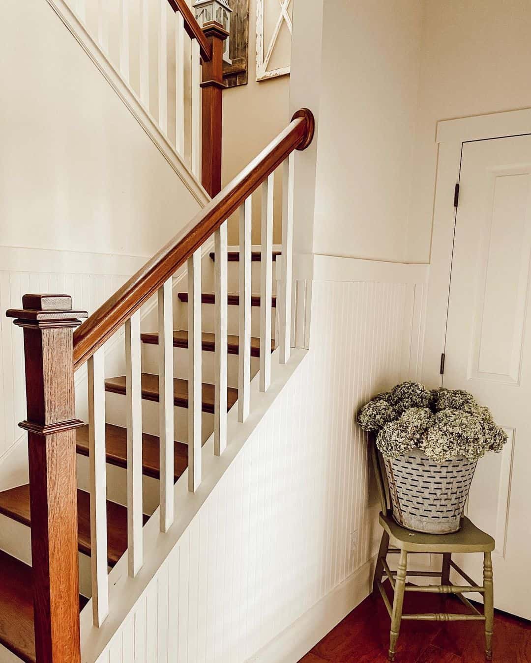 30 Stunning Modern Farmhouse Staircase Ideas