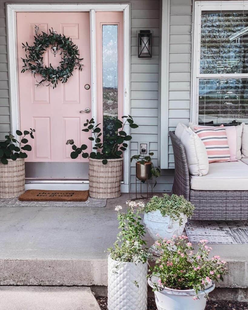 29 Front Porch Furniture Ideas To Create A Warm Entrance