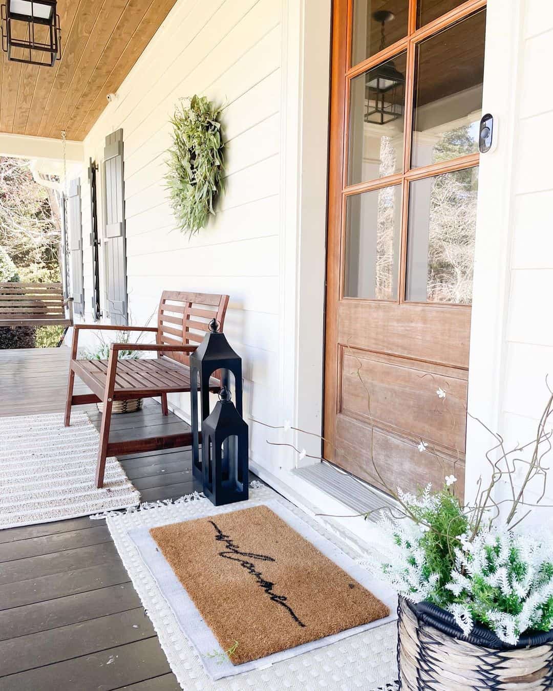 29 Front Porch Furniture Ideas To Create A Warm Entrance
