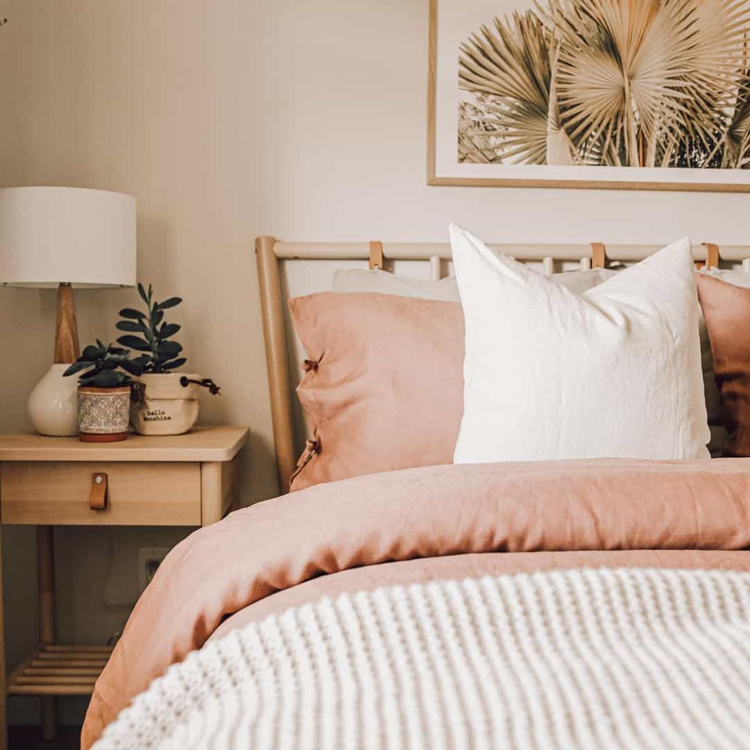 29 Elegant Grown-up Pink Bedroom Décor for Feminine Appeal