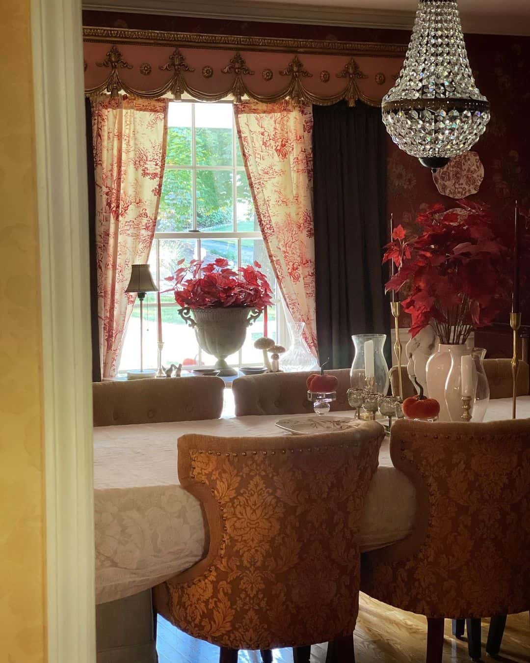 30 Simply Executed Window Décor Ideas For Your Home