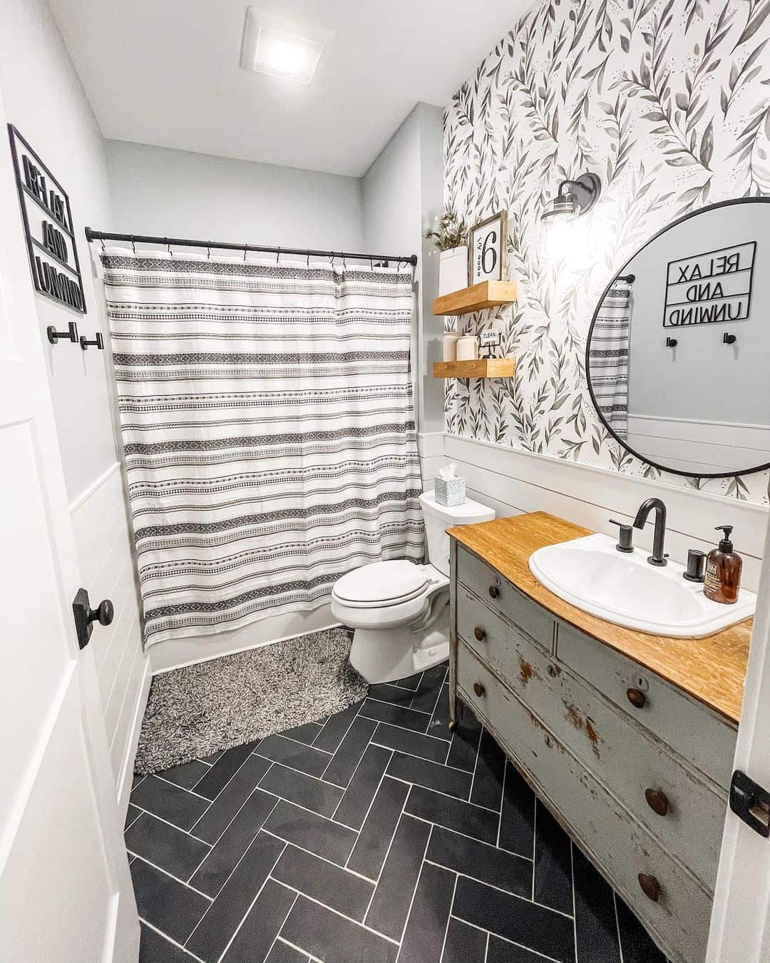 27 Guest Bathroom Décor Ideas for Various Design Styles