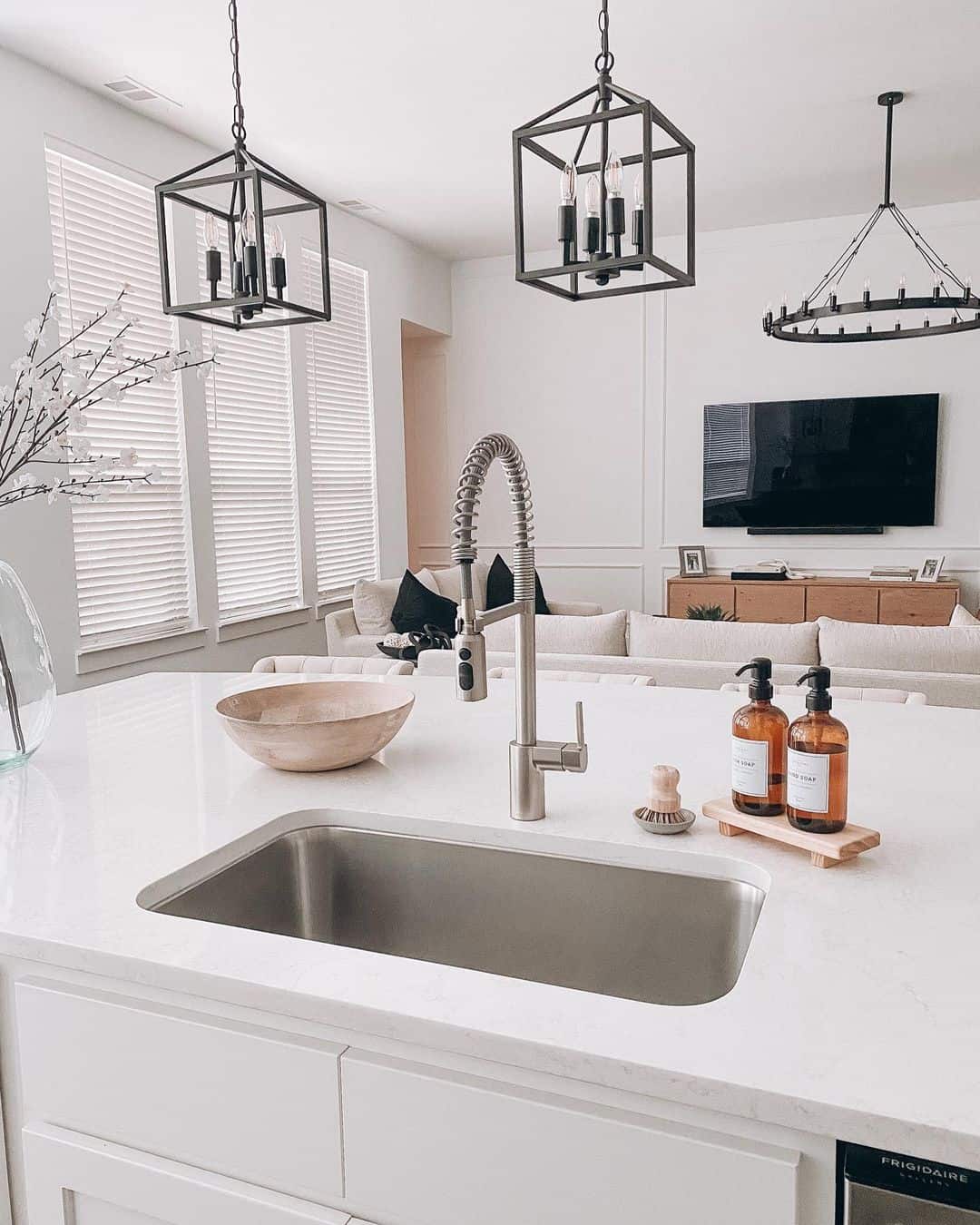 27 Kitchen Sink Countertop Designs That Are Anything But Boring