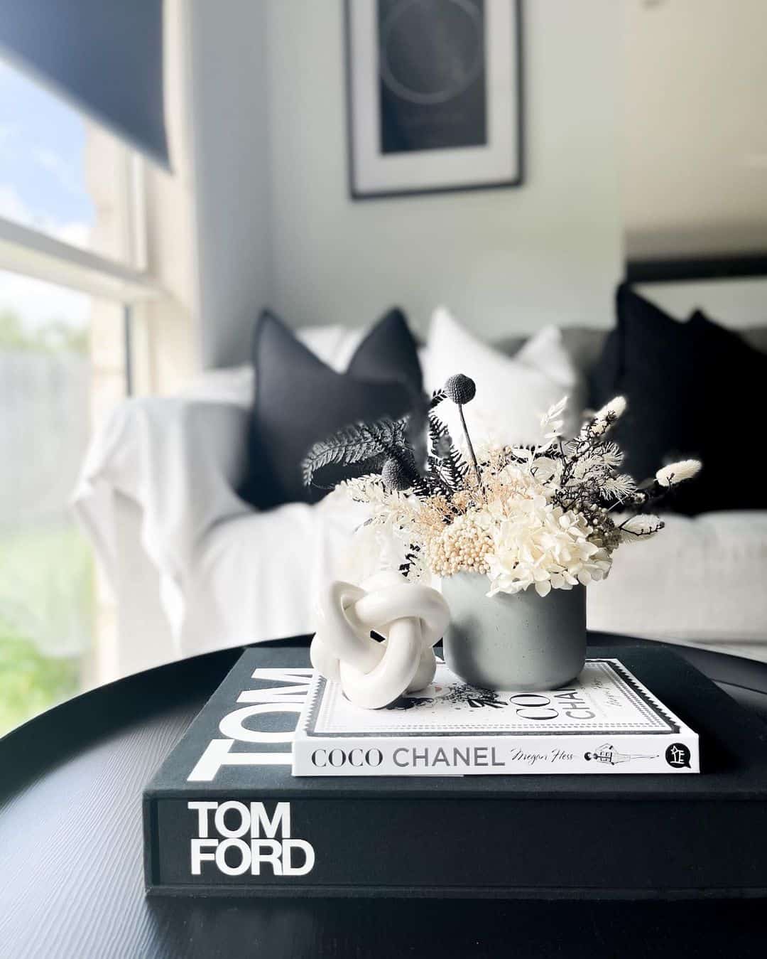 17 Sophisticated Designer Books Décor Ideas