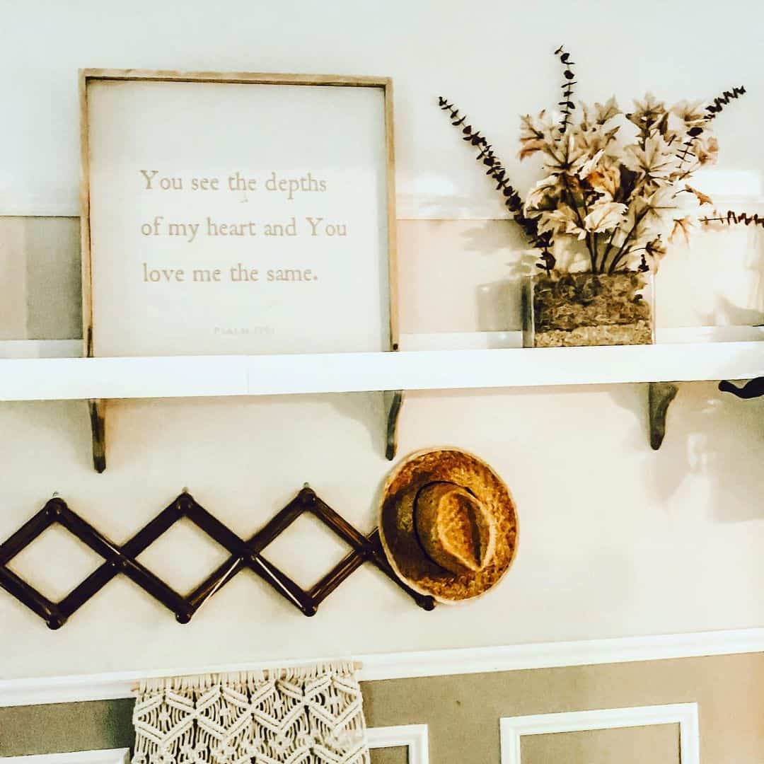 29 Charming Examples of Farmhouse Shelf Décor For Your Home
