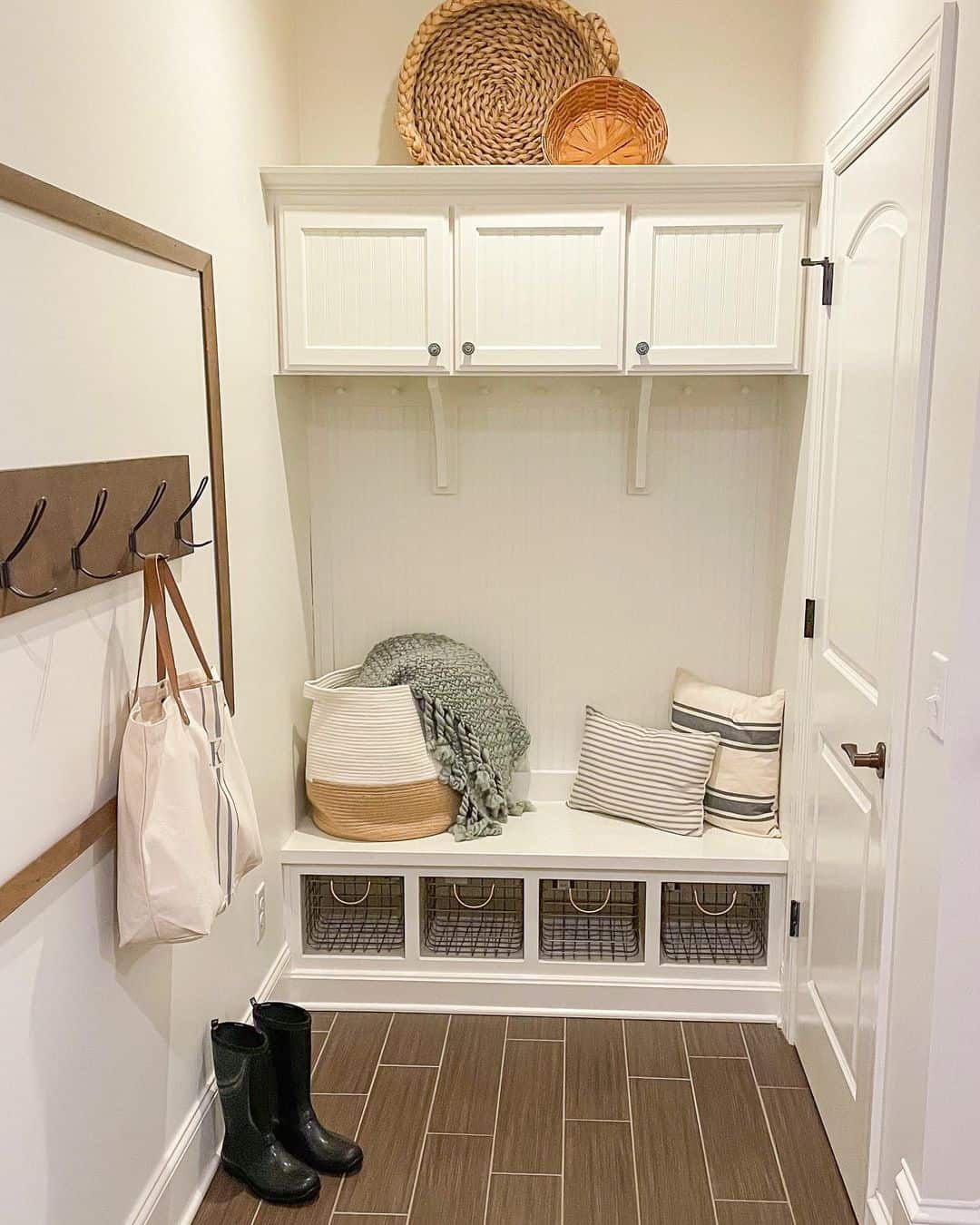 29 Mudroom Organization Ideas to Bring Order to Chaos