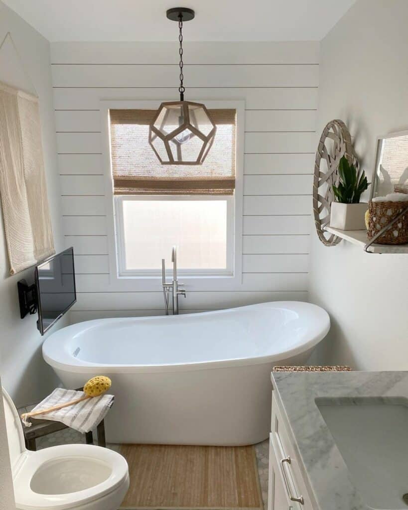 28 Examples of Stylish Bathroom Wall Decor