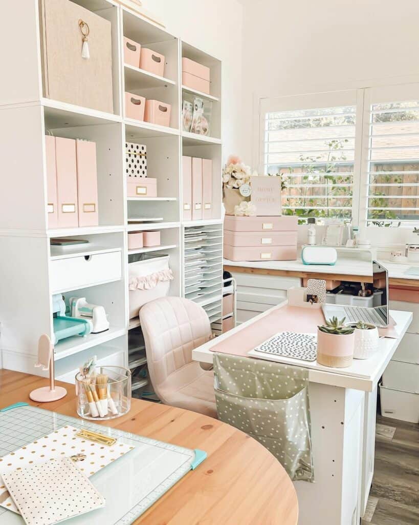 12 Pink Office Ideas You’ll Have a Crush On