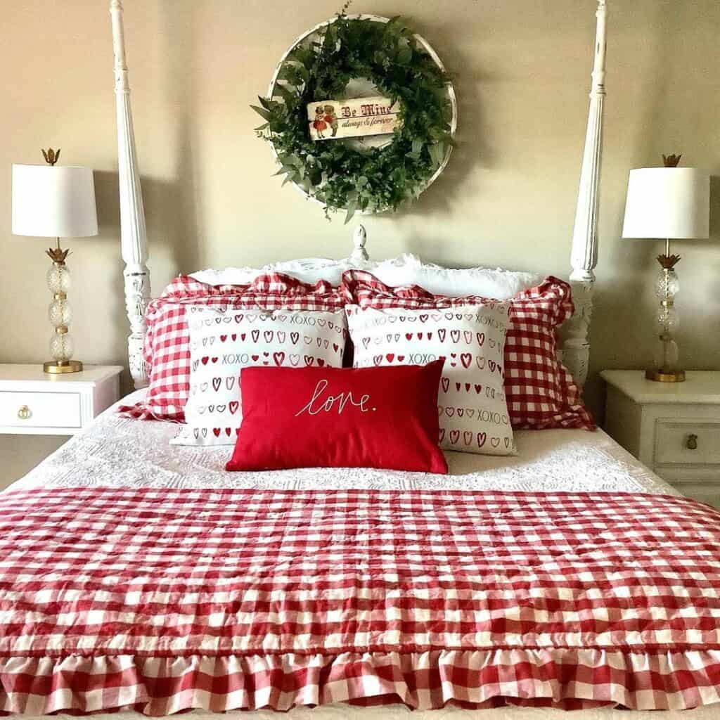 30 Bright and Bold Red Bedroom Ideas