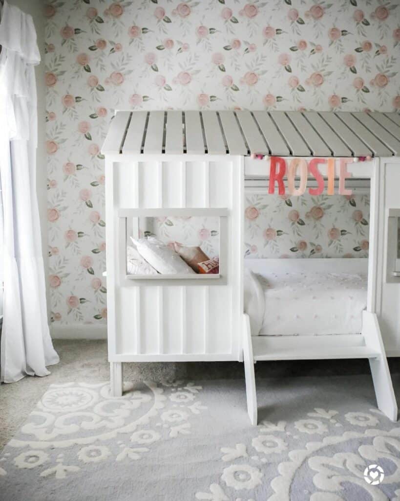 35 Cute Wallpaper for Girl’s Room Ideas for All Styles