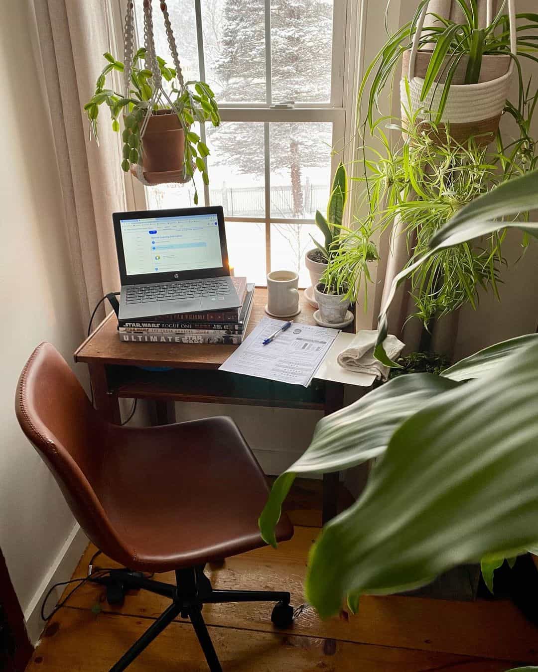 22 Small Office Décor Ideas to Optimize Unused Spaces