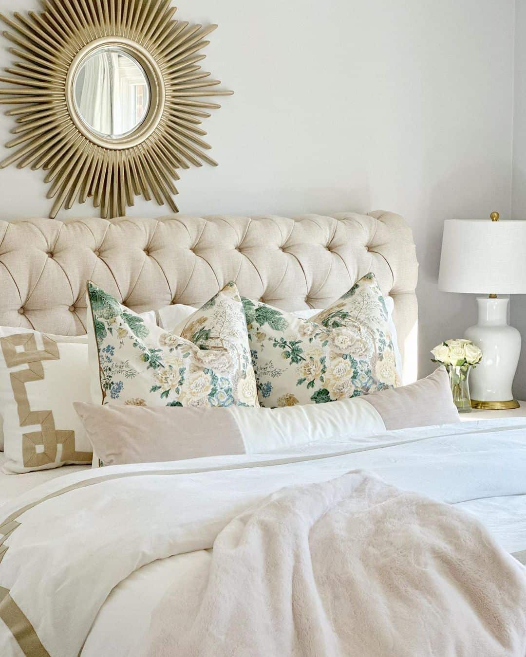 28 Cozy Bedrooms With Neutral Cream Headboard Upholstery Ideas