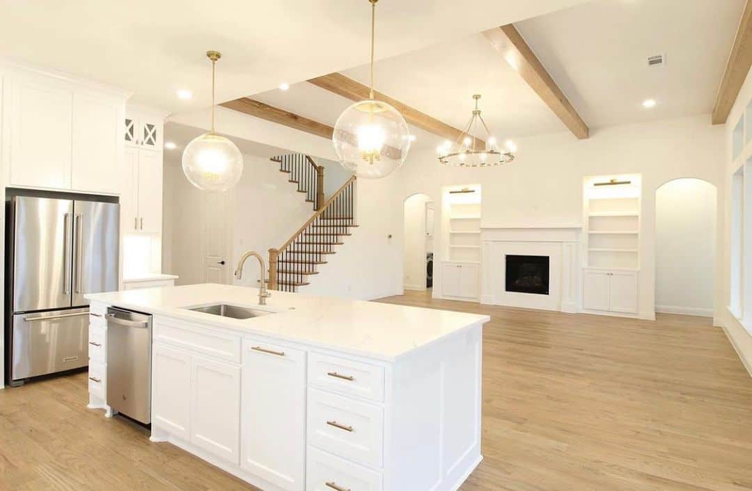35 Impressive Ways to Style Two Pendant Lights Over a Kitchen Island