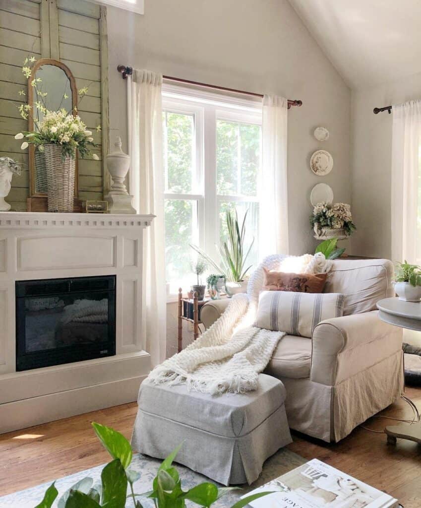 29 Summer Living Room Décor Ideas to Help Savor the Season