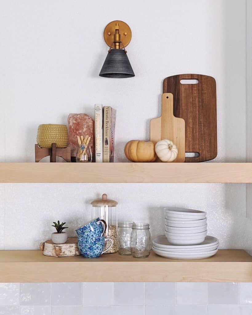 29 Charming Examples of Farmhouse Shelf Décor For Your Home