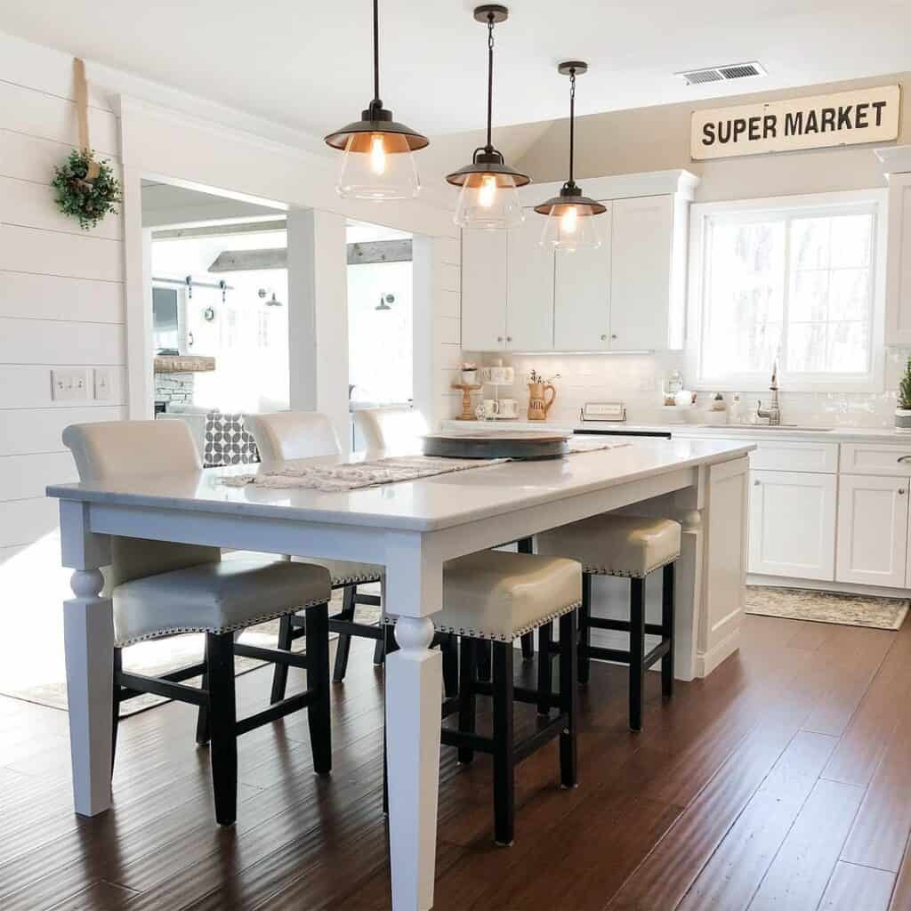 36 Trendy Farmhouse Kitchen Island Ideas for a Spacious Look